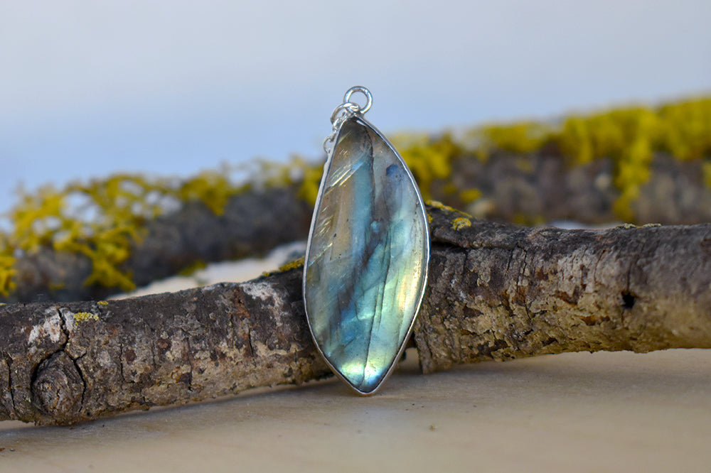 Elegant Labradorite Pendant Necklace | Labradorite Crystal Gemstone Je ...